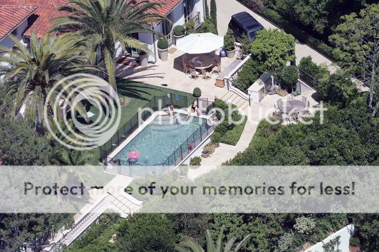 Victoria Beckham in the pool at house in Beverly Hills 4/19 | Lipstick ...