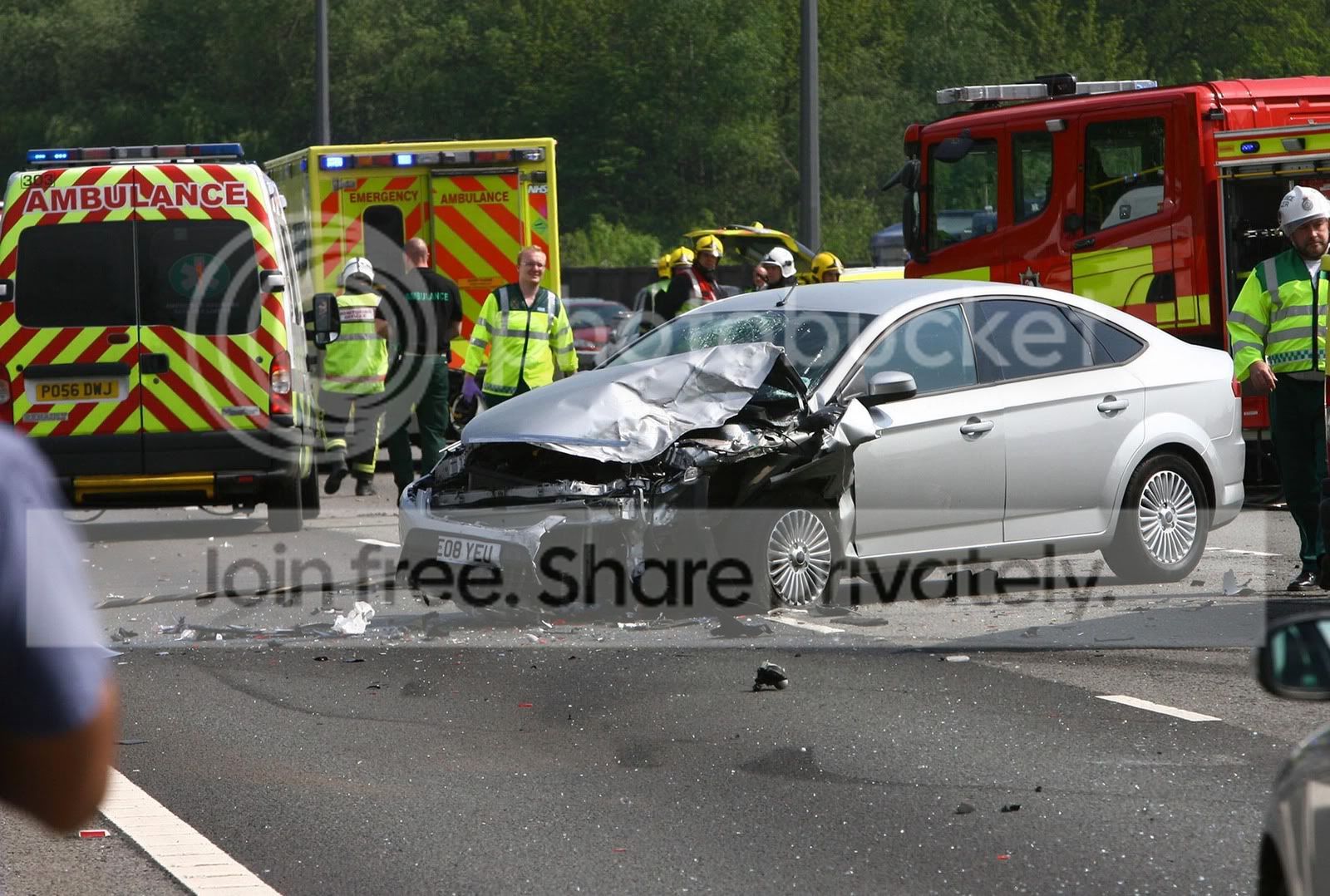 Amy Winehouse has horrific motorway crash 5/9 | Lipstick Alley